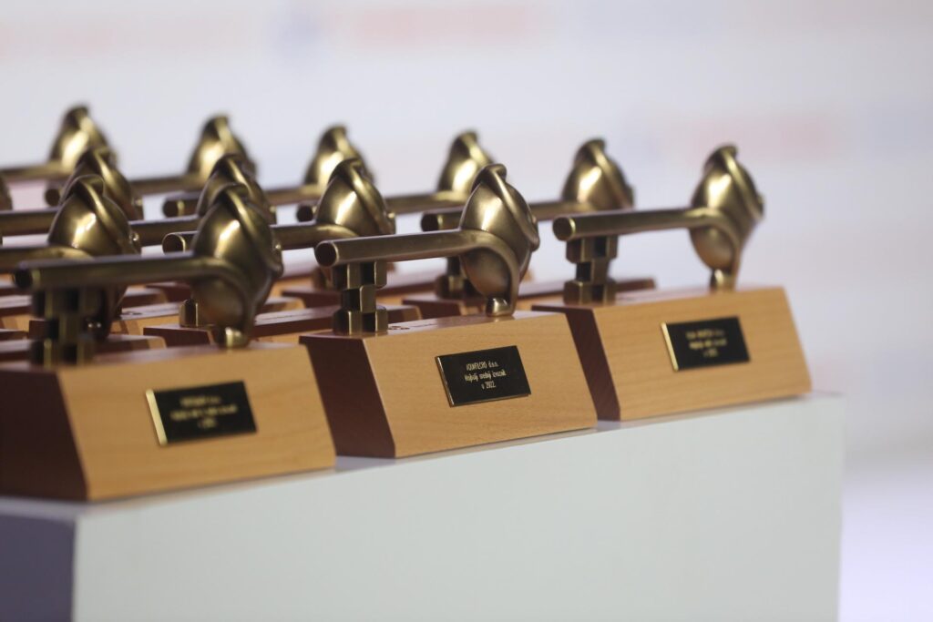 9 Creative Custom Trophy Ideas for Every Achievement - PES