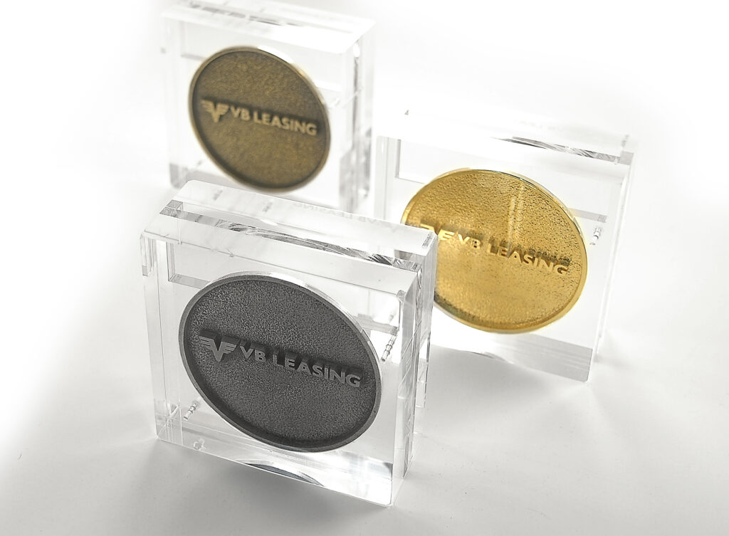 5 Custom Plaque Design Ideas to Show Off Your Business - PES